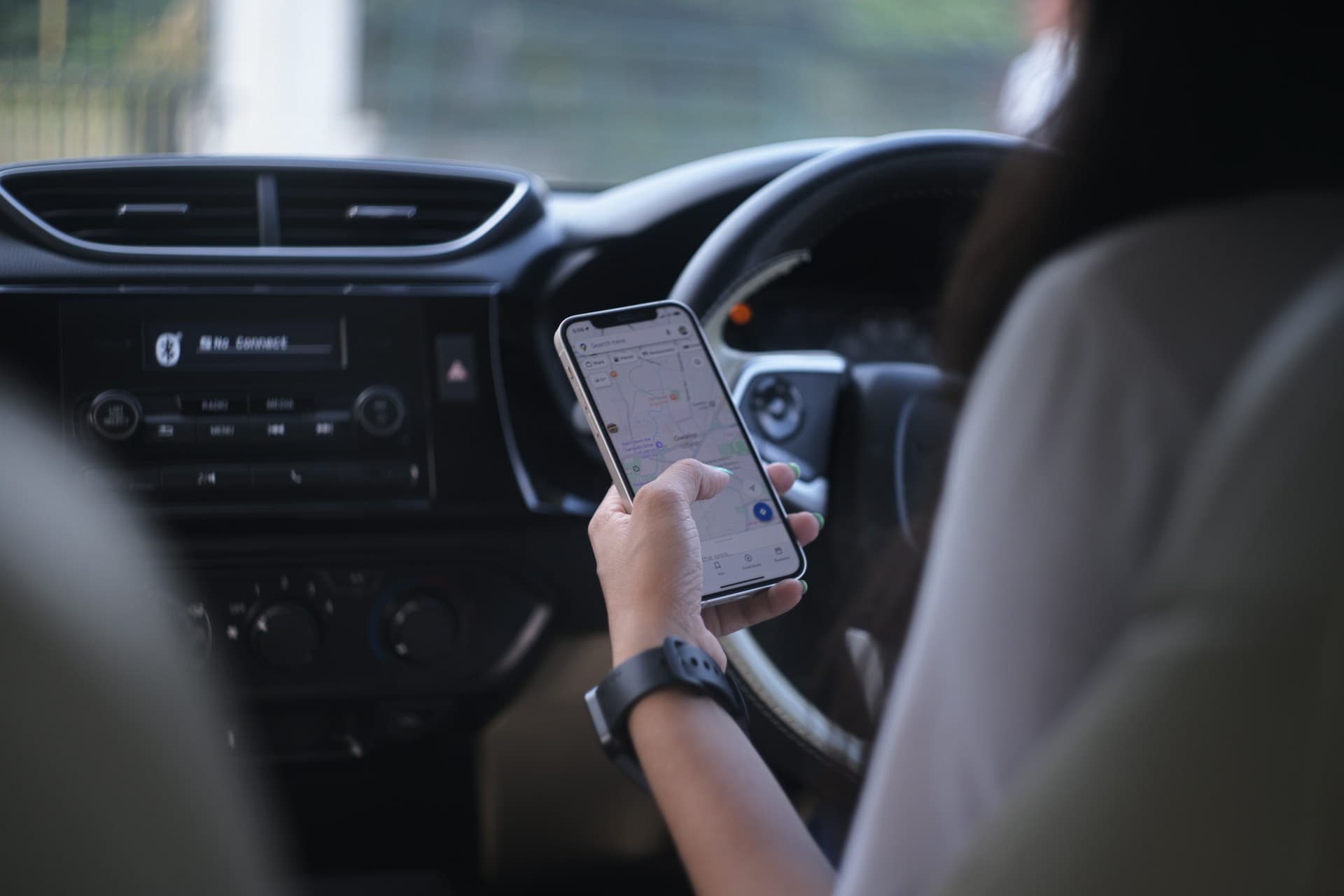 The Pros and Cons of Cell Phone Location Sharing - Cell Phone Locate